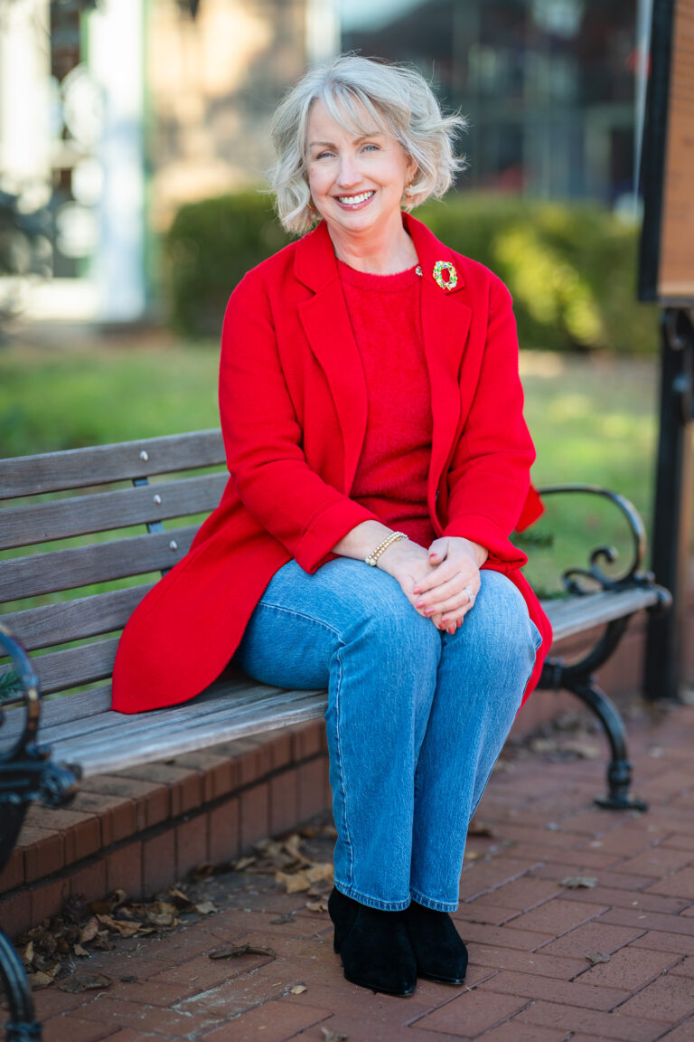 Festive Jeans Looks That Are Flattering and Comfortable for the ...
