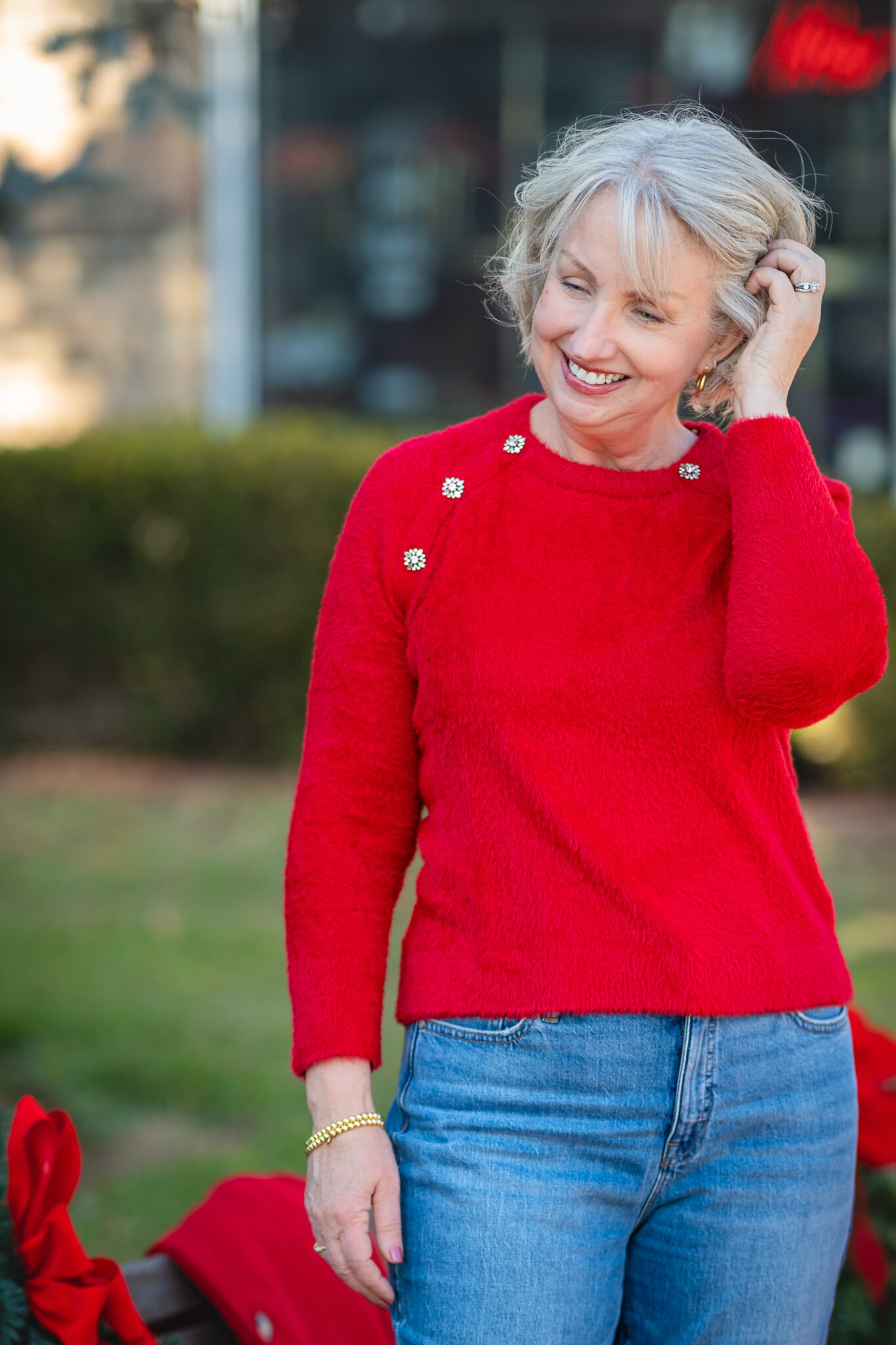 Festive Jeans Looks That Are Flattering and Comfortable for the ...