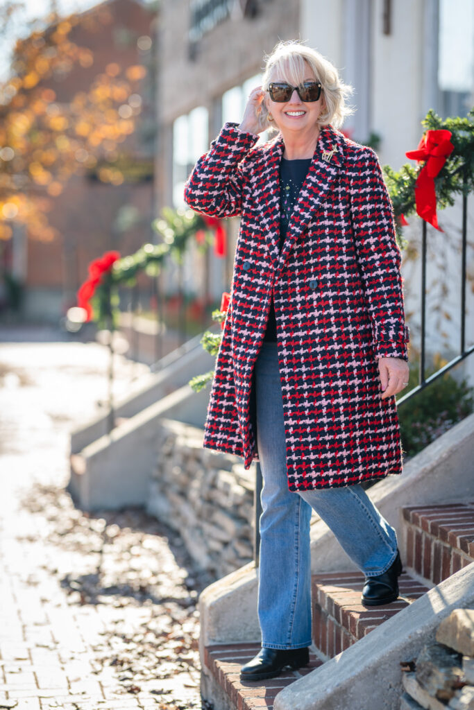 Festive Jeans Looks That Are Flattering and Comfortable for the ...