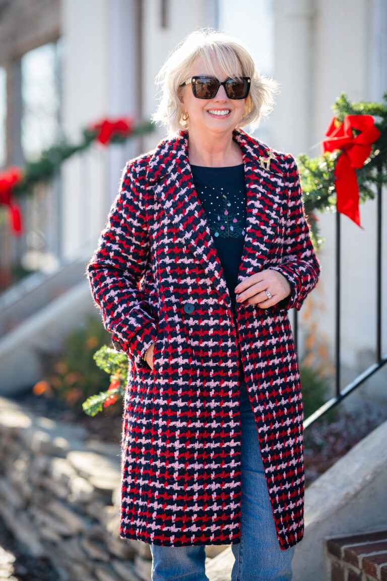 Festive Jeans Looks That Are Flattering and Comfortable for the ...